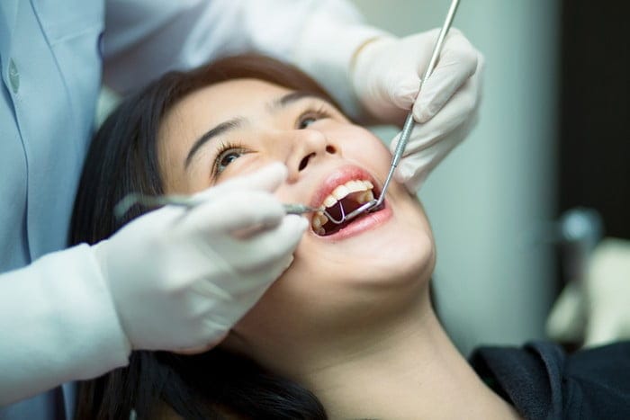 Mengatasi Karang Gigi yang menggangu - Asha Dental Care